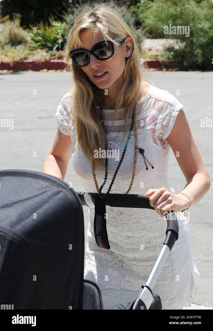 Elsa Pataky and daughter India Celebrity Sighting - Elsa Pataky ...