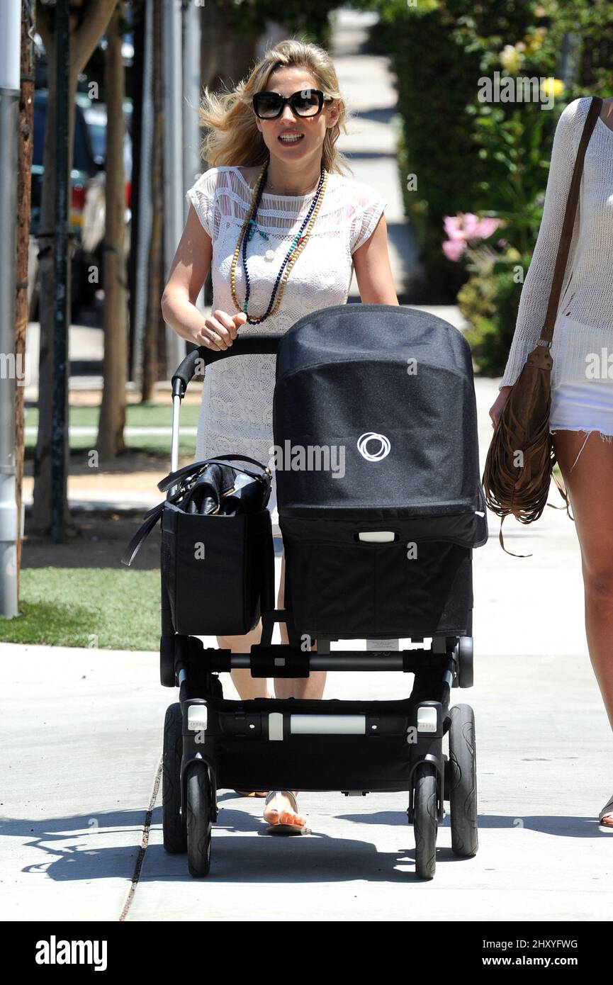 Elsa Pataky and daughter India Celebrity Sighting - Elsa Pataky ...
