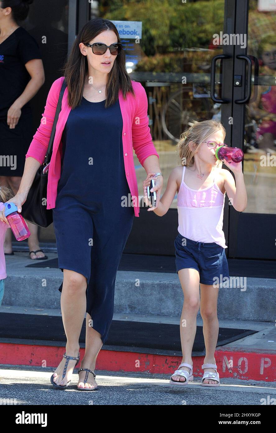 Jennifer Garner and her daughters seen out and about in Los Angeles ...
