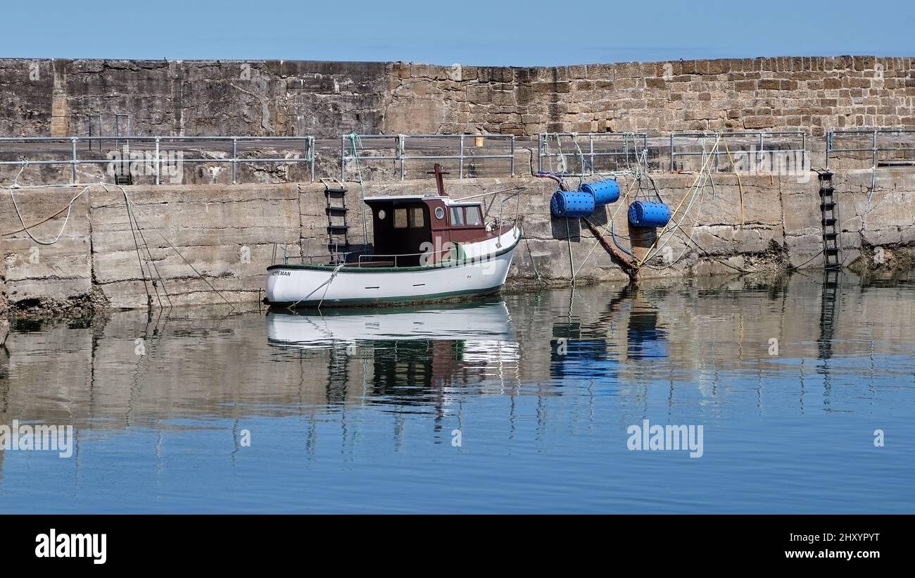 Hopeman harbour hi-res stock photography and images - Alamy