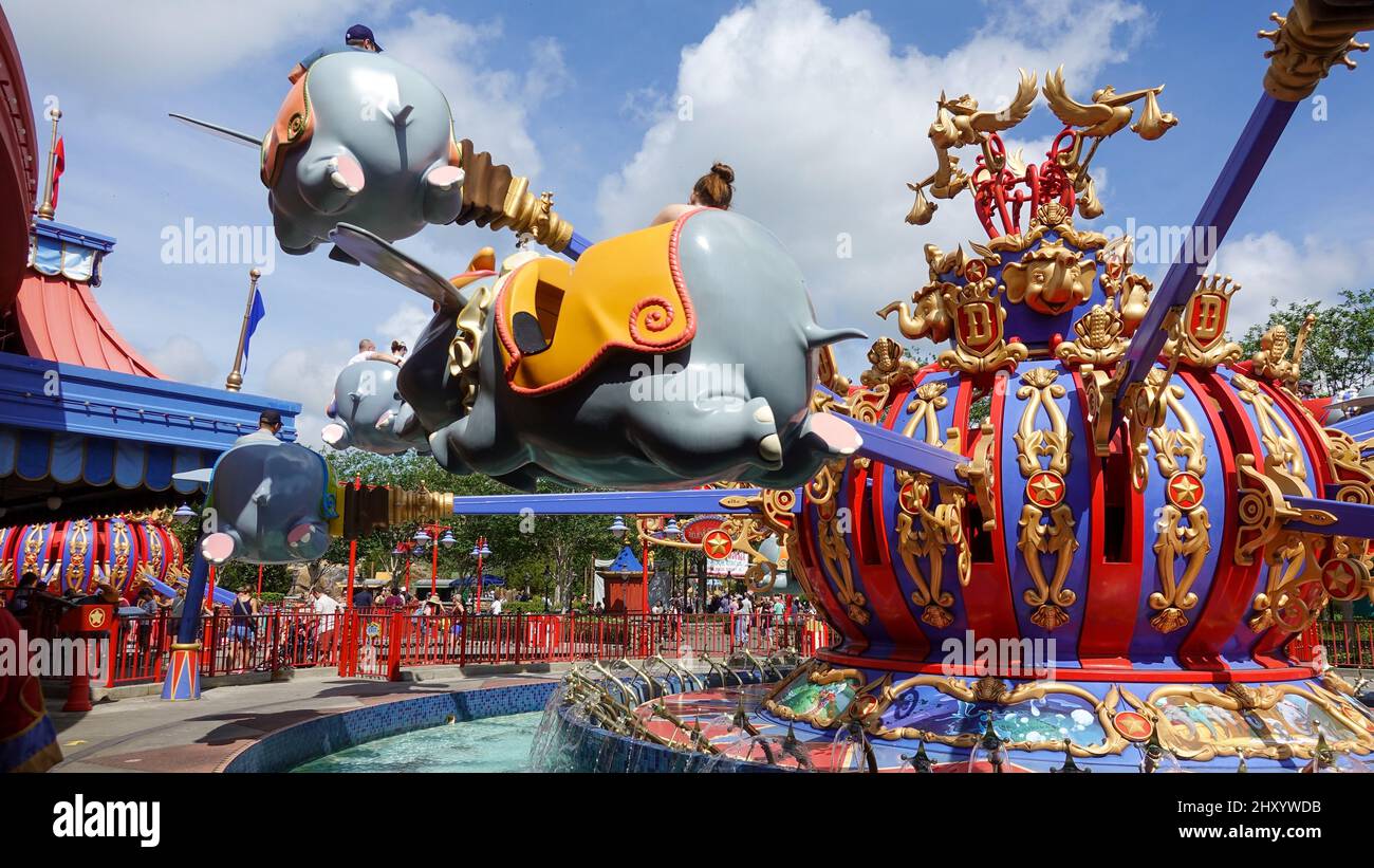 Dumbo ride magic kingdom hi-res stock photography and images - Alamy