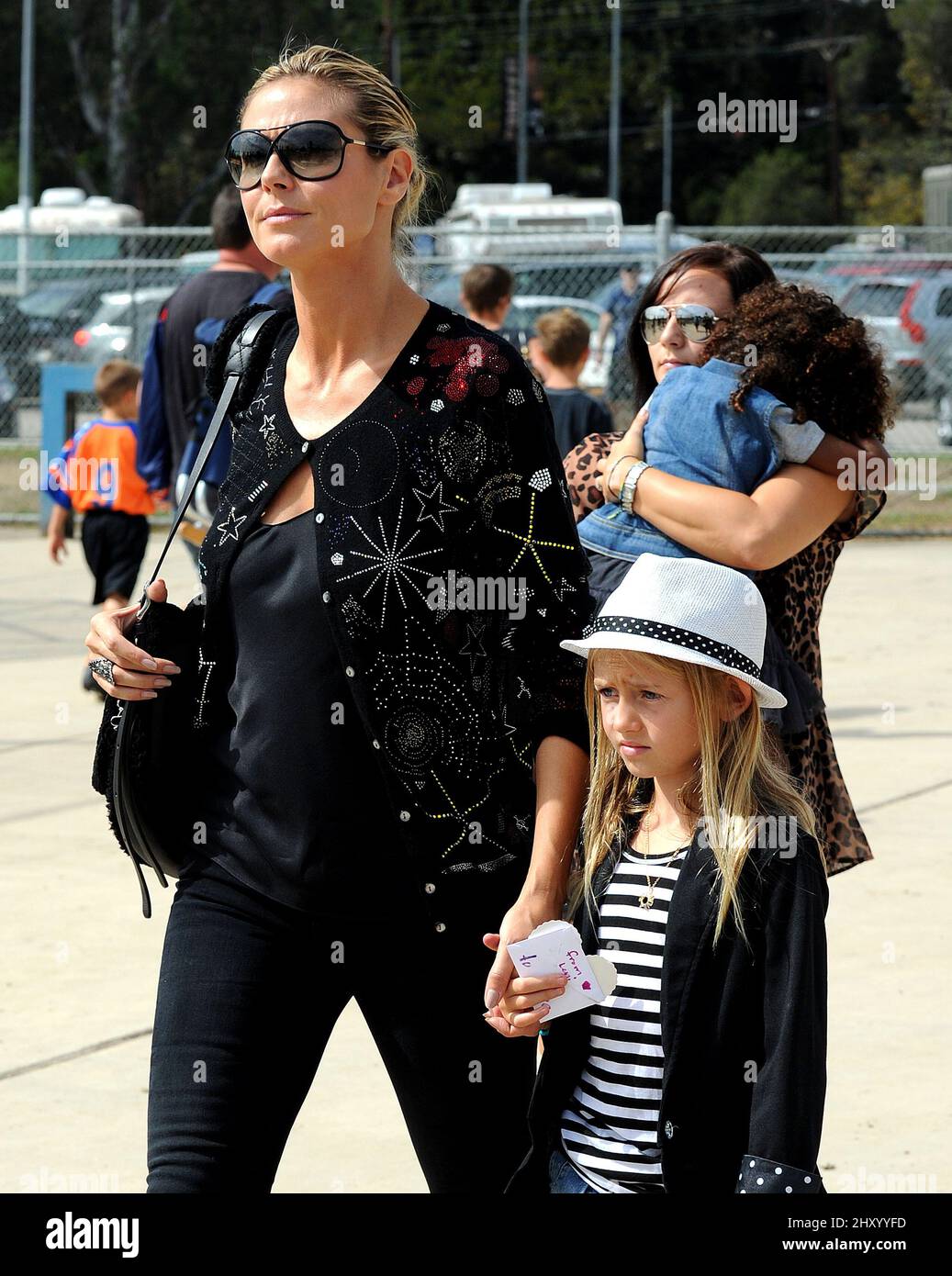 Heidi Klum and her children visiting the Pumpkin Patch in California ...
