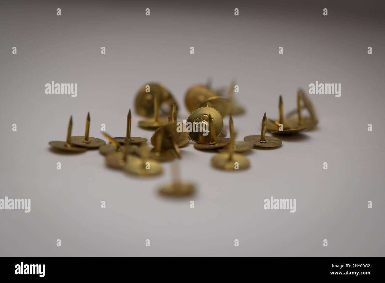 Round thumbtacks hi-res stock photography and images - Alamy