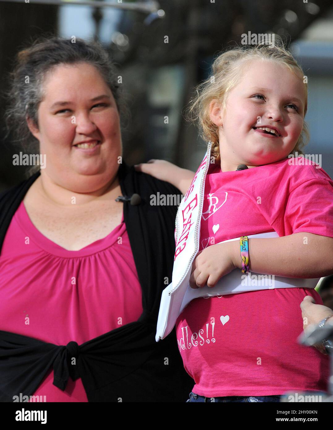 Alana 'Honey Boo Boo' Thompson and her mother June Thompson seen out ...