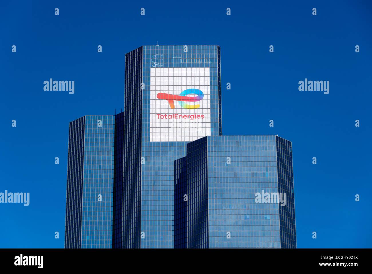 Total energies headquarters hi-res stock photography and images - Alamy