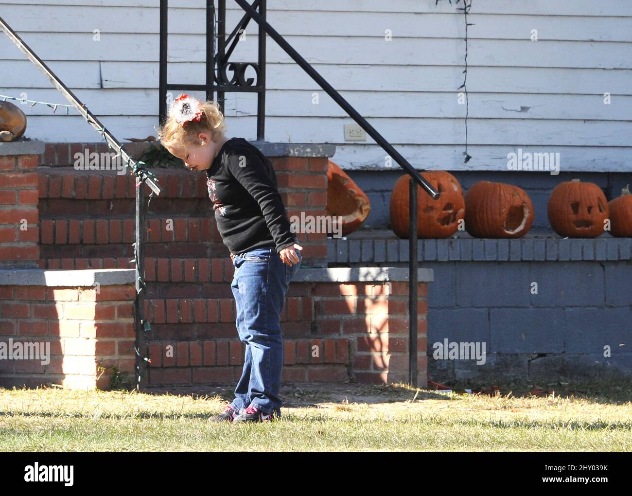 Alana "Honey Boo Boo" Thompson running around the yard in McIntyre ...