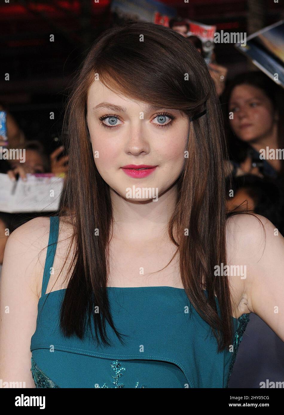 Dakota fanning twilight saga hi-res stock photography and images - Alamy