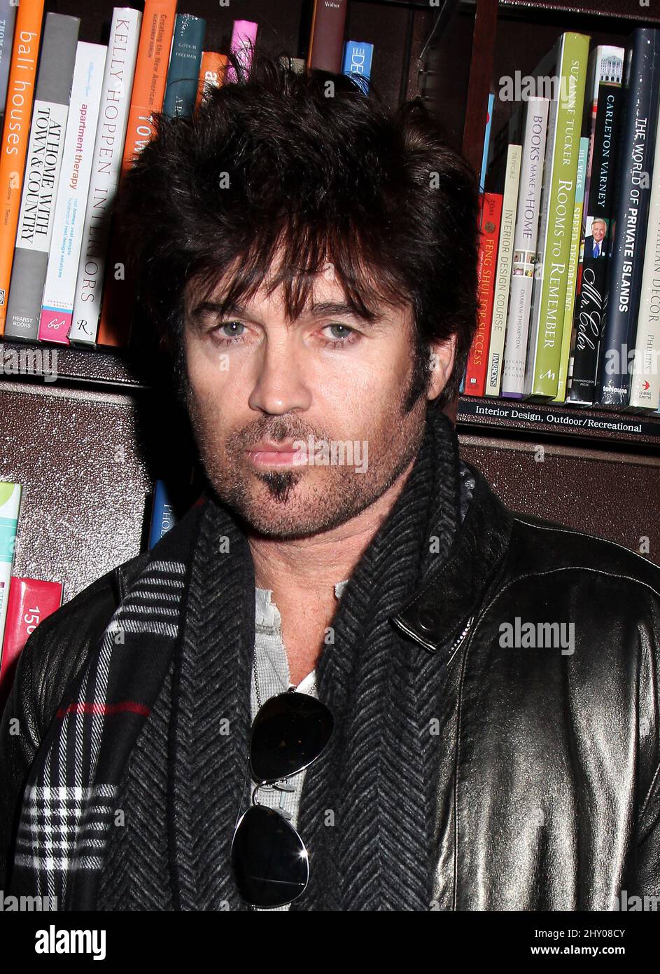 Billy Ray Cyrus signs copies of his "Change My Mind" Performance at ...