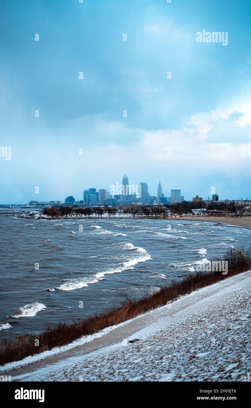 Cleveland ohio skyline in winter Stock Photo - Alamy