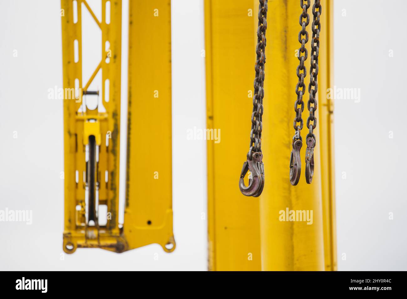 Chain from a crane hi-res stock photography and images - Alamy