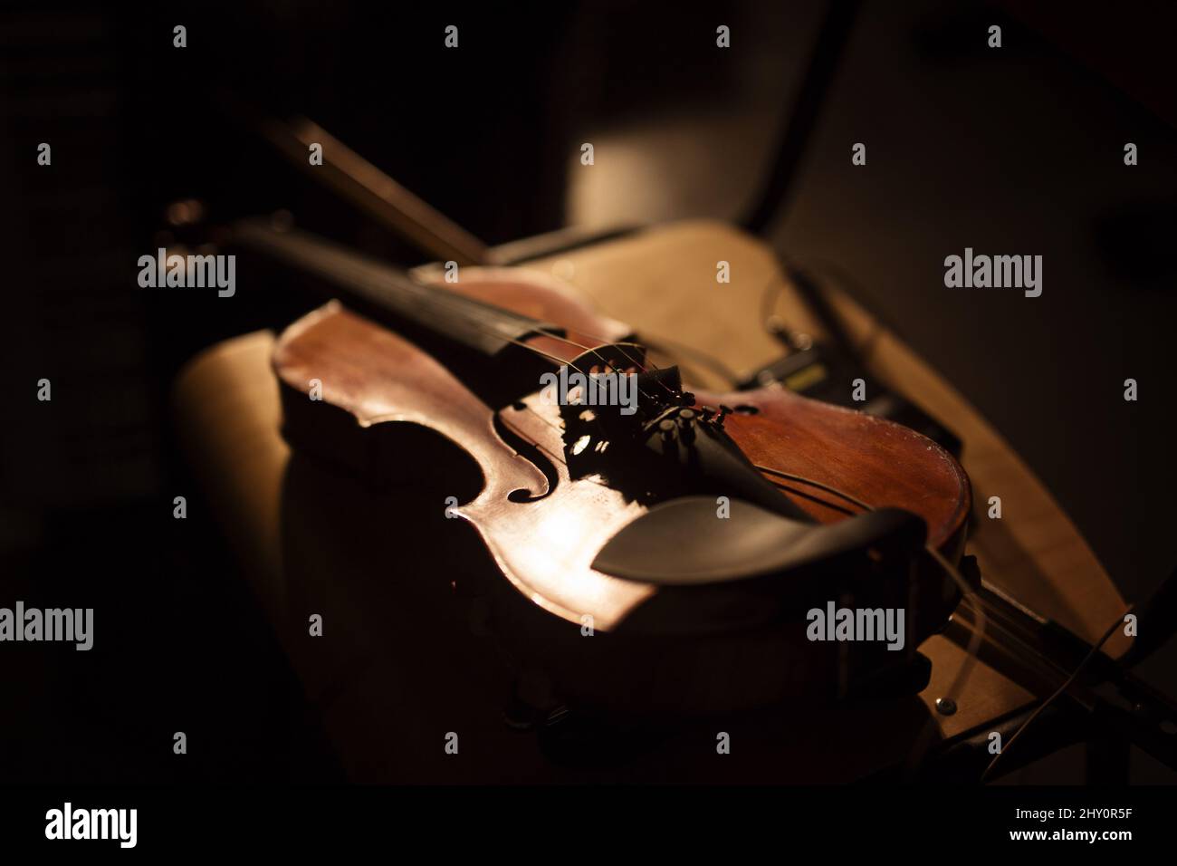 Vintage violin on chair hi-res stock photography and images - Alamy