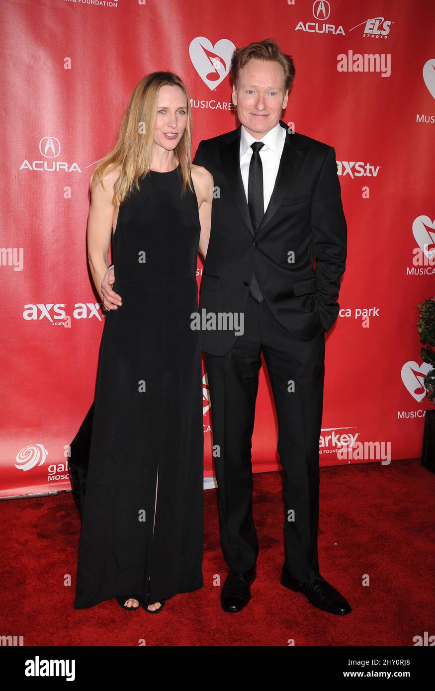 Conan obrien and elizabeth ann powell hi-res stock photography and ...