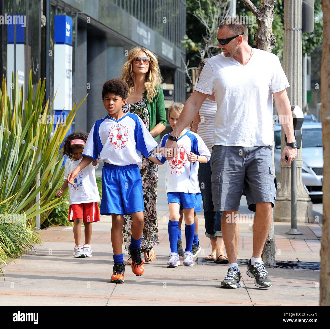 Heidi Klum and boyfriend Martin Kristen with daughters Lou, Leni and ...