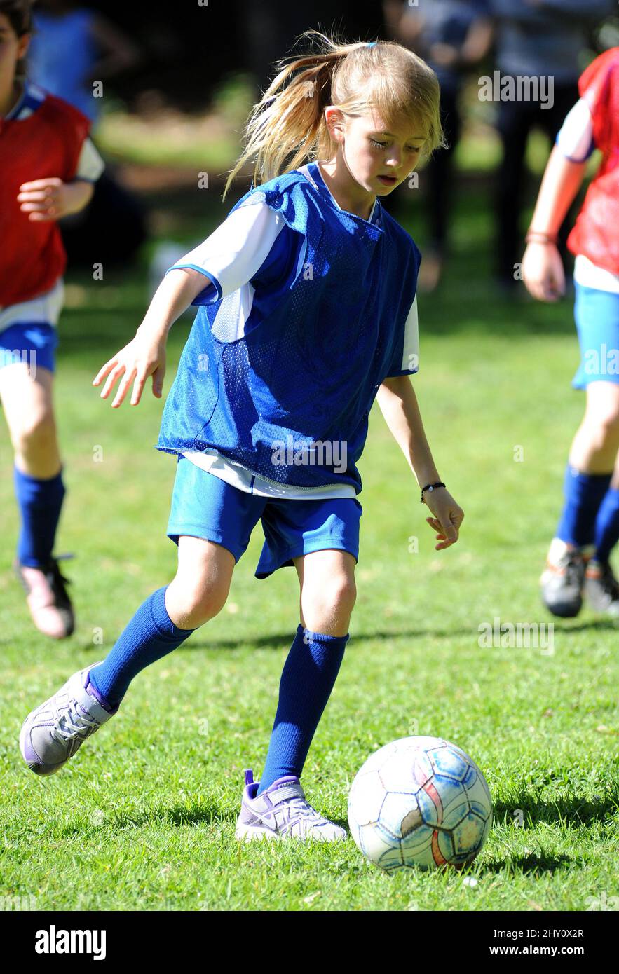 Leni Samuel, Heidi Klum's daughter seen playing football at a park in ...