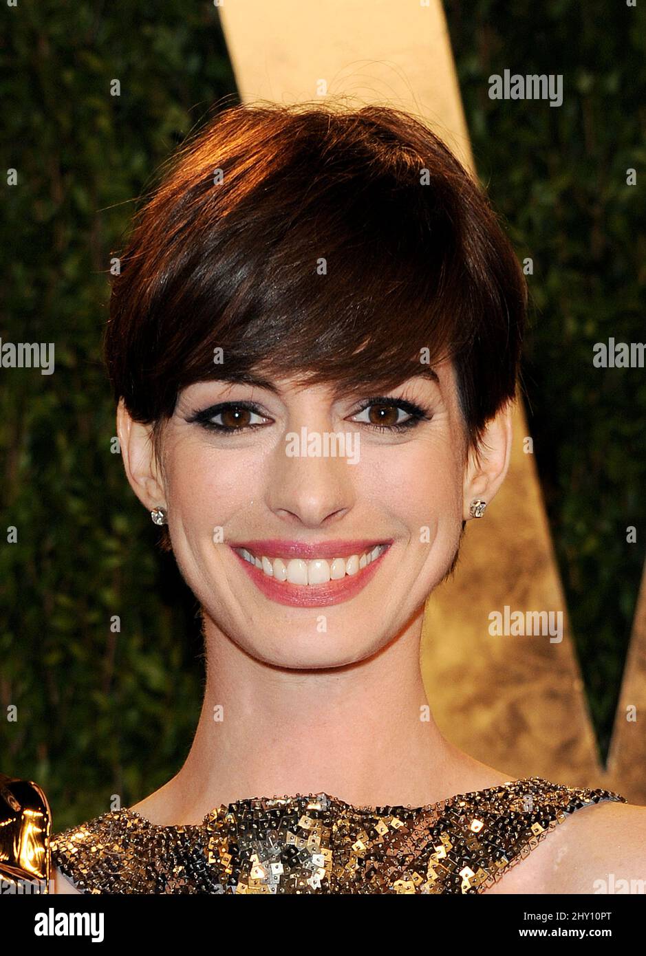 Anne Hathaway attends the 2013 Vanity Fair Oscar Party held at the ...