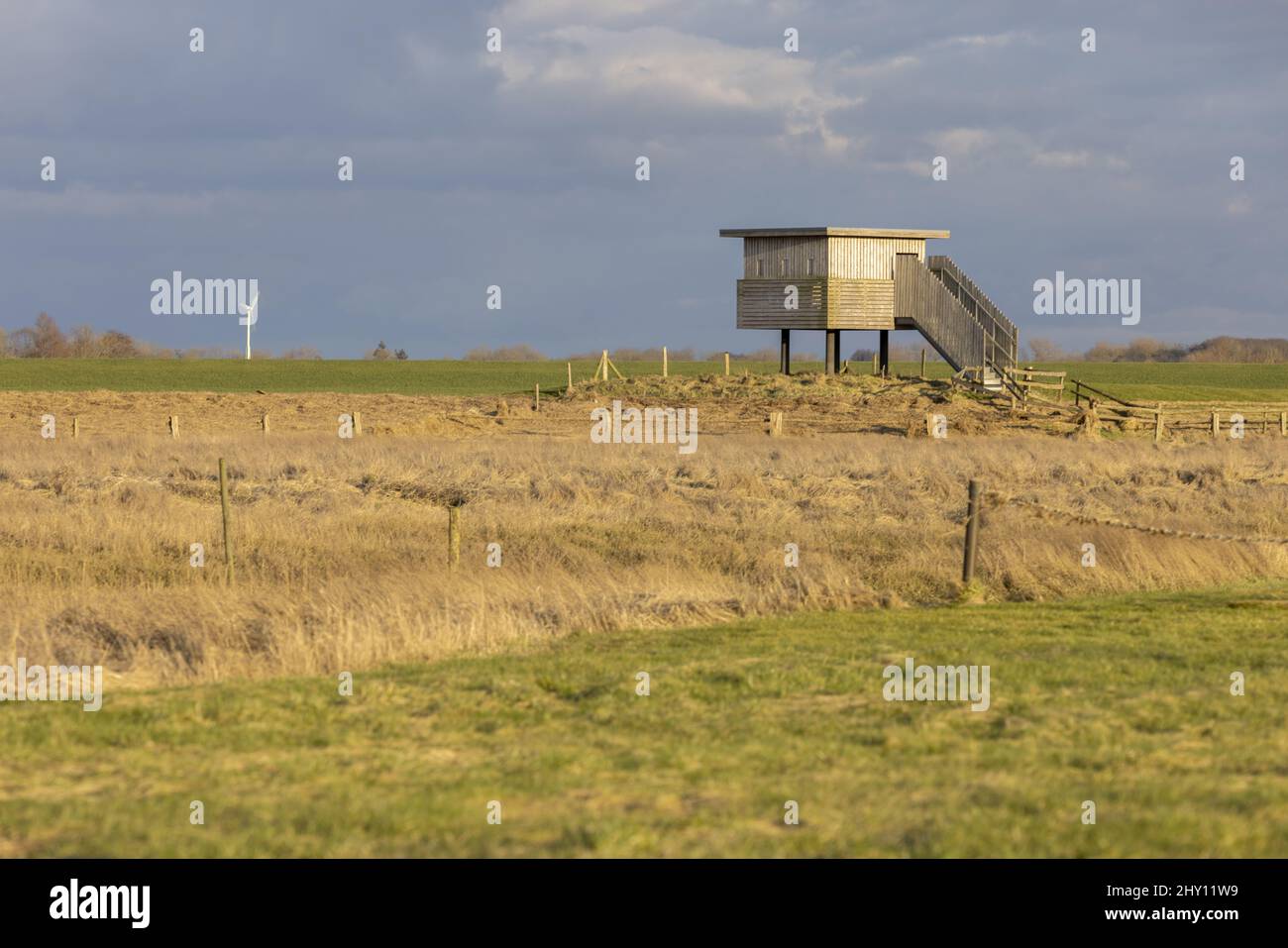 View of bird watching cabin in green field in Cuxhaven Stock Photo - Alamy