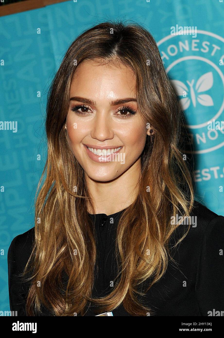 Jessica Alba attending a signing for her book "The Honest Life" in ...