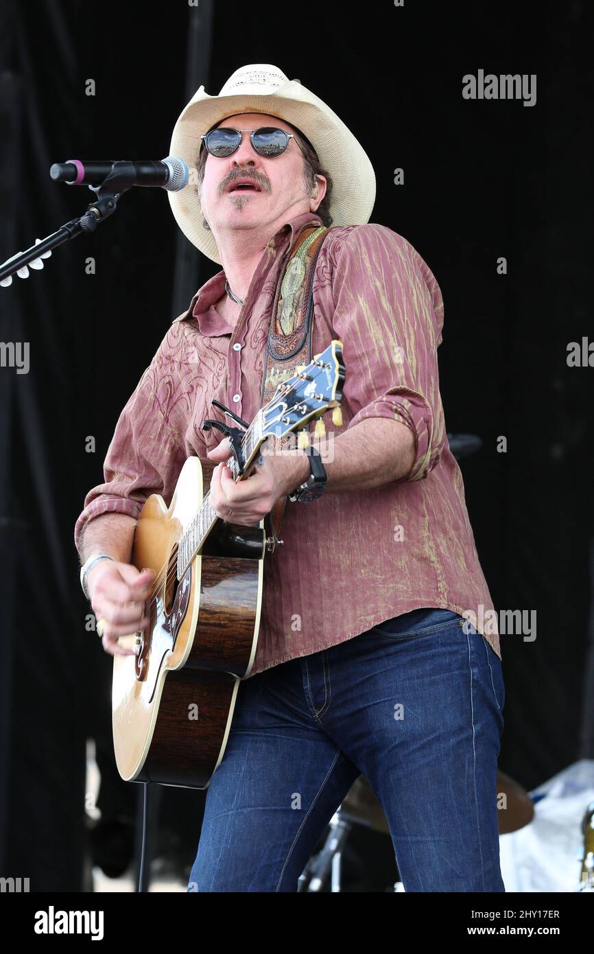Kix brooks performing live hi-res stock photography and images - Alamy