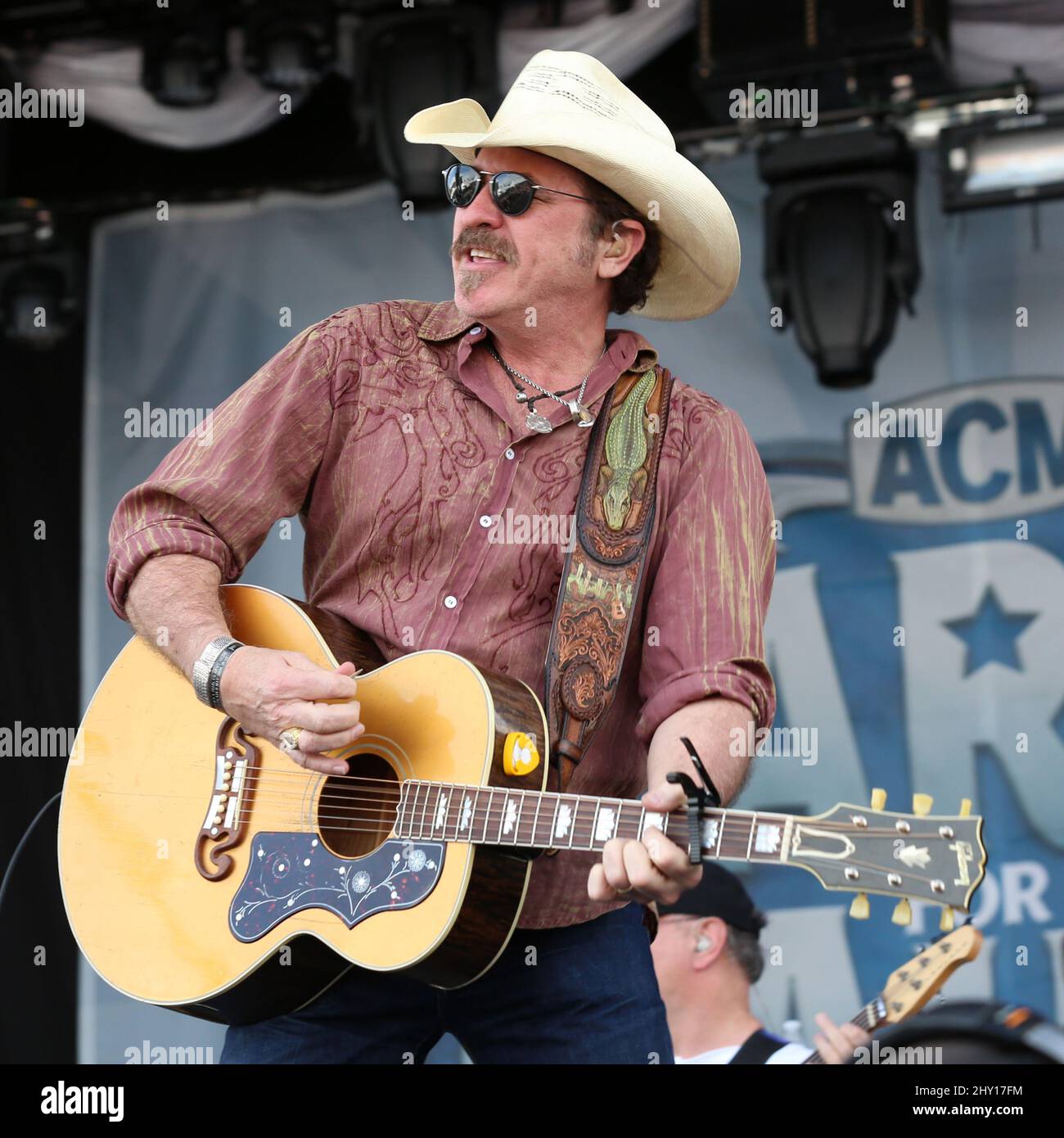 Kix brooks performing live hi-res stock photography and images - Alamy