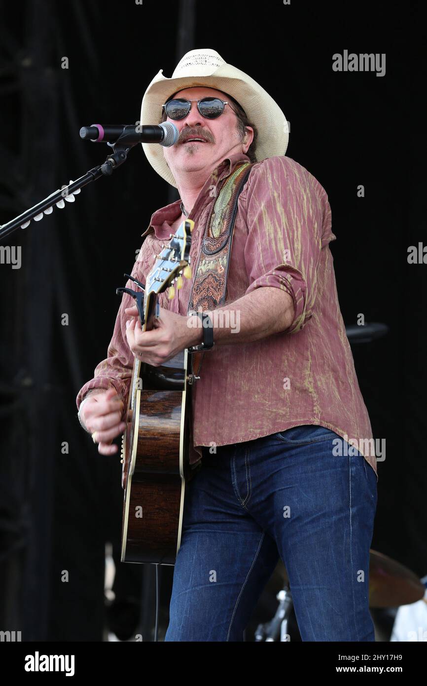 Kix brooks performing live hi-res stock photography and images - Alamy