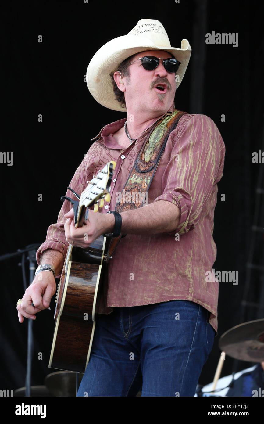 Kix brooks performing live hi-res stock photography and images - Alamy