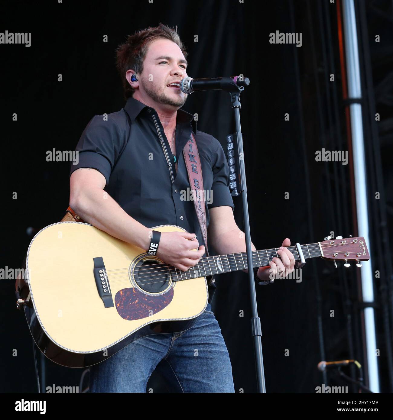 Eli young band performing live hi-res stock photography and images - Alamy