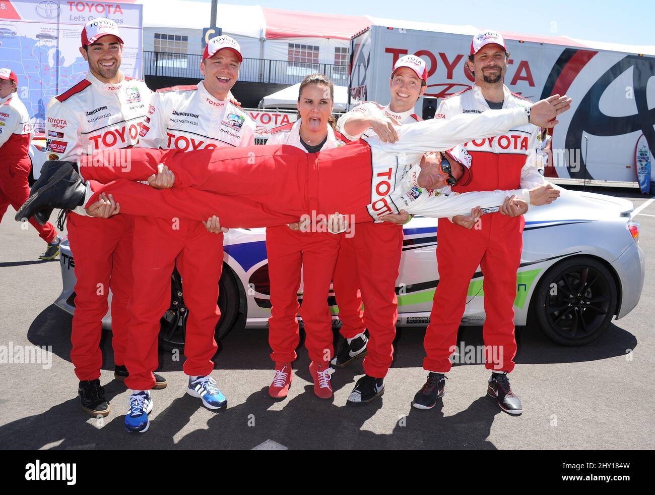 Jesse Metcalf, Brett Davern, Kate del Castillo, Jackson Rathbone ...