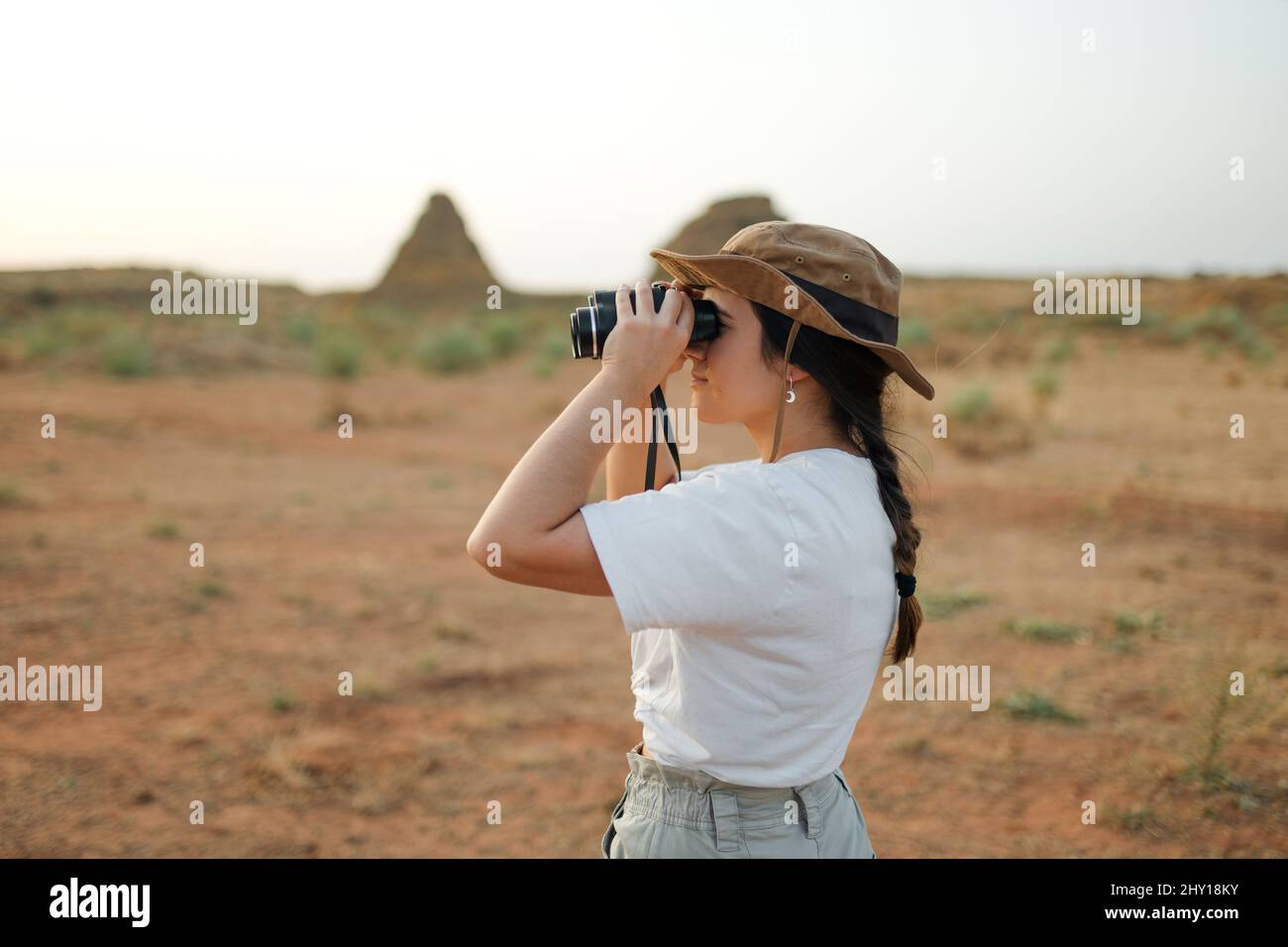 Woman binoculars in desert hi-res stock photography and images - Alamy