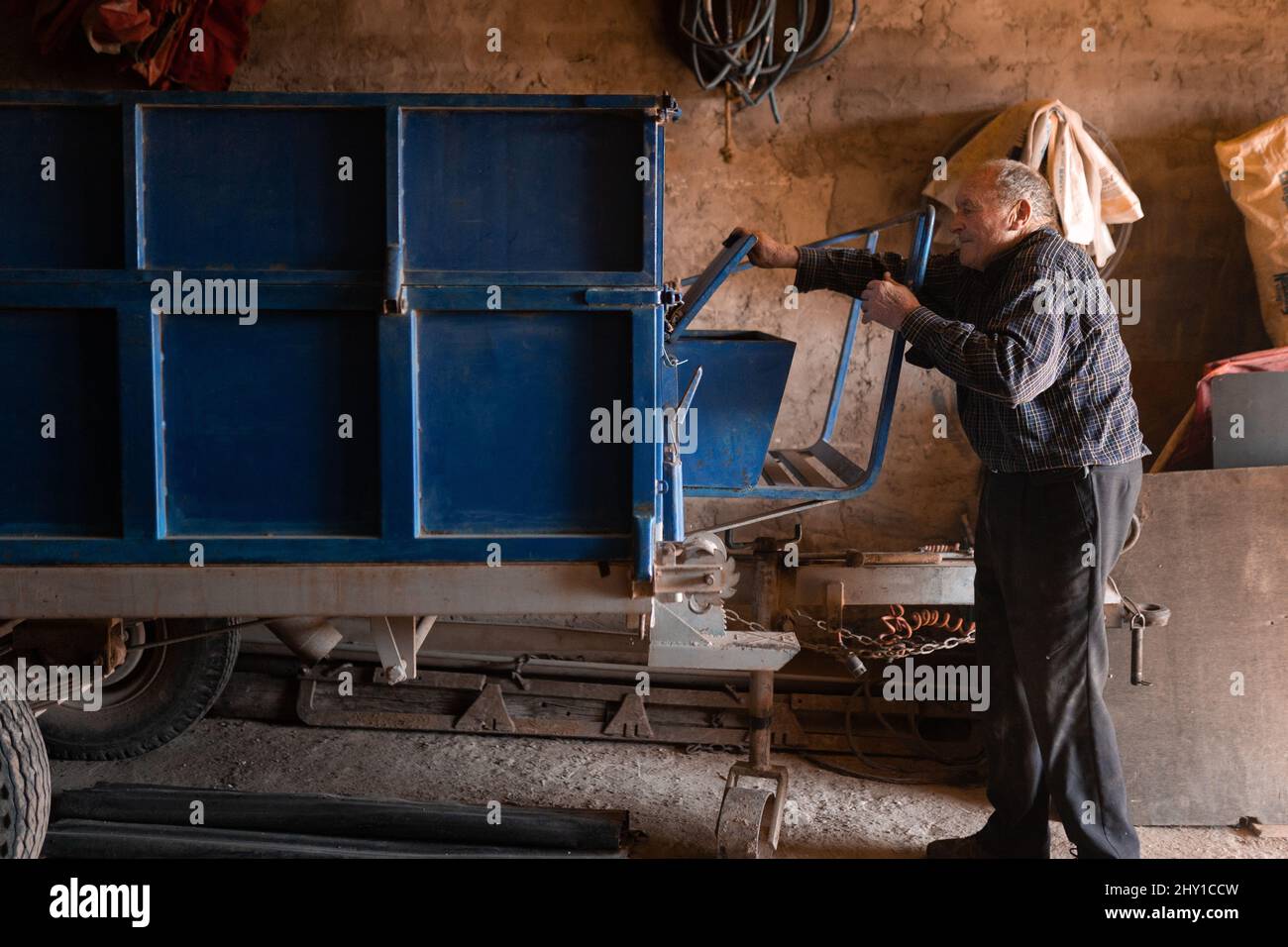 Fixing tractor old man hi-res stock photography and images - Alamy