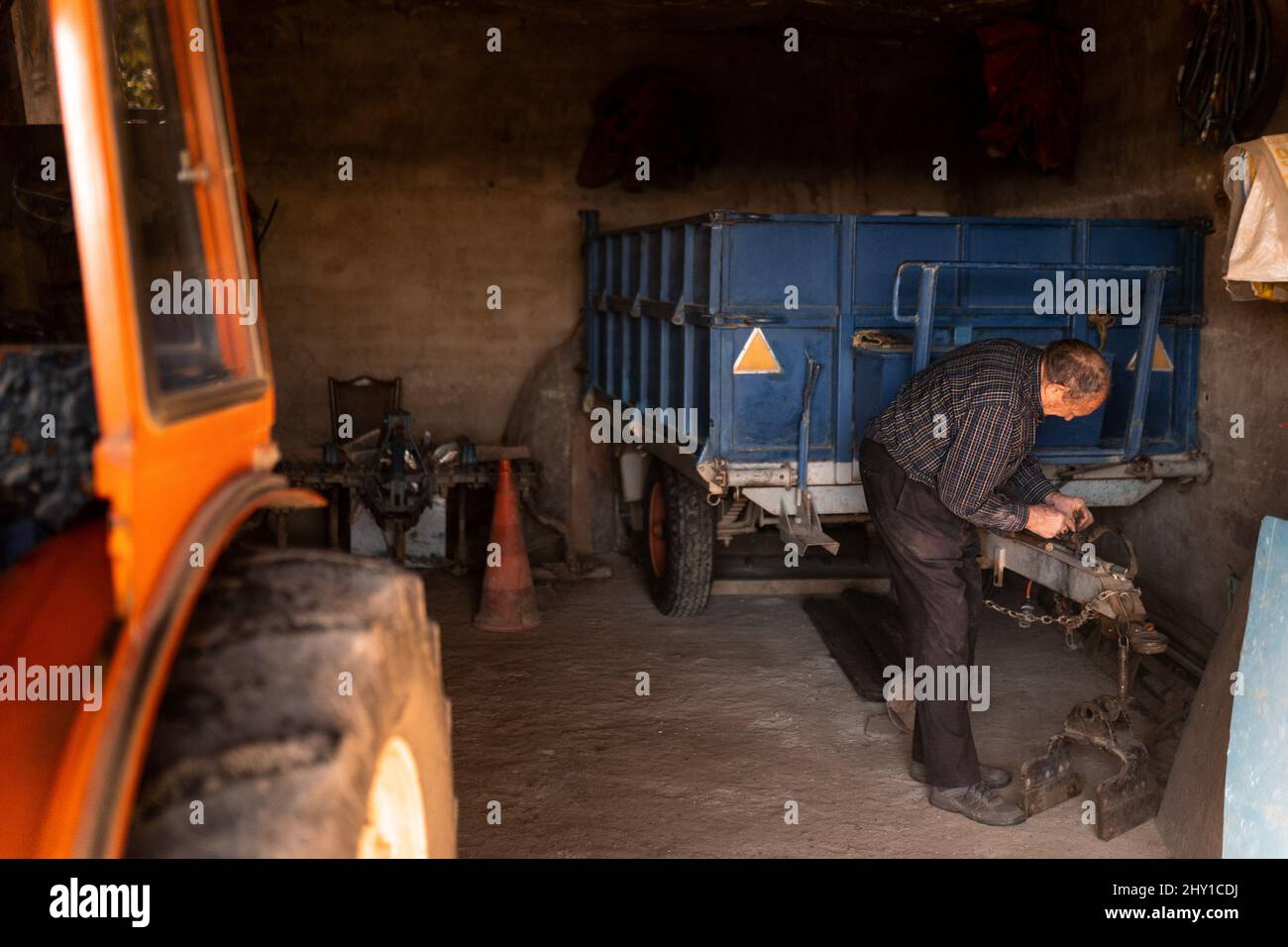 Fixing tractor hi-res stock photography and images - Alamy