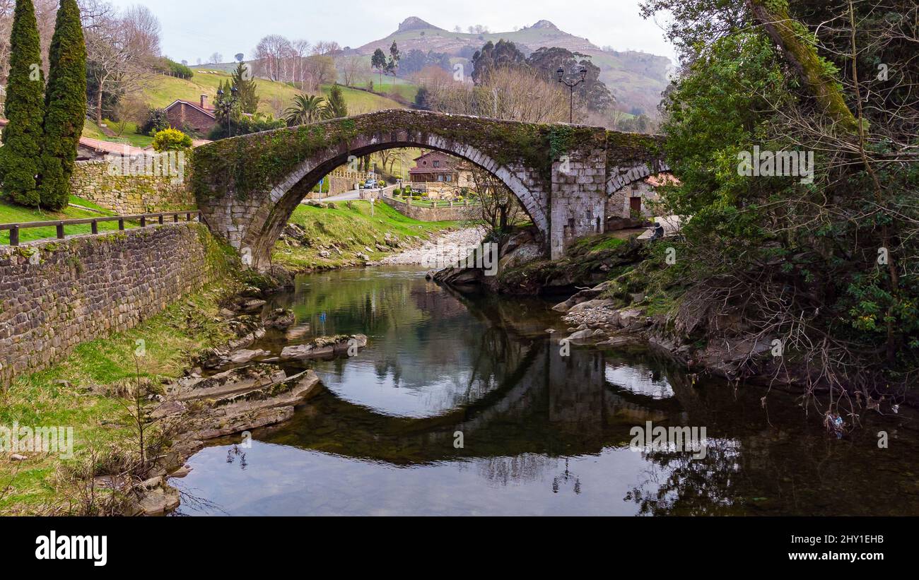 Medieval arched bridge hi-res stock photography and images - Alamy