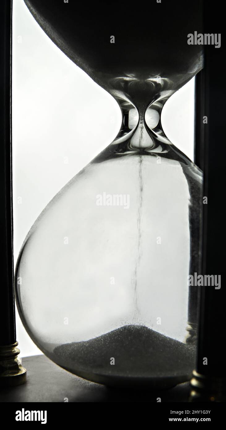 Hourglass life hi-res stock photography and images - Alamy