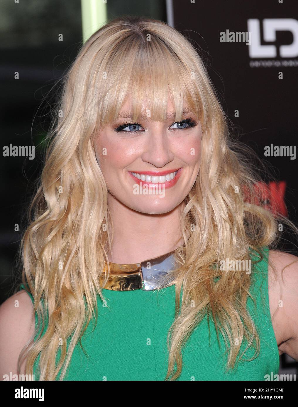 Beth behrs smile hi-res stock photography and images - Alamy