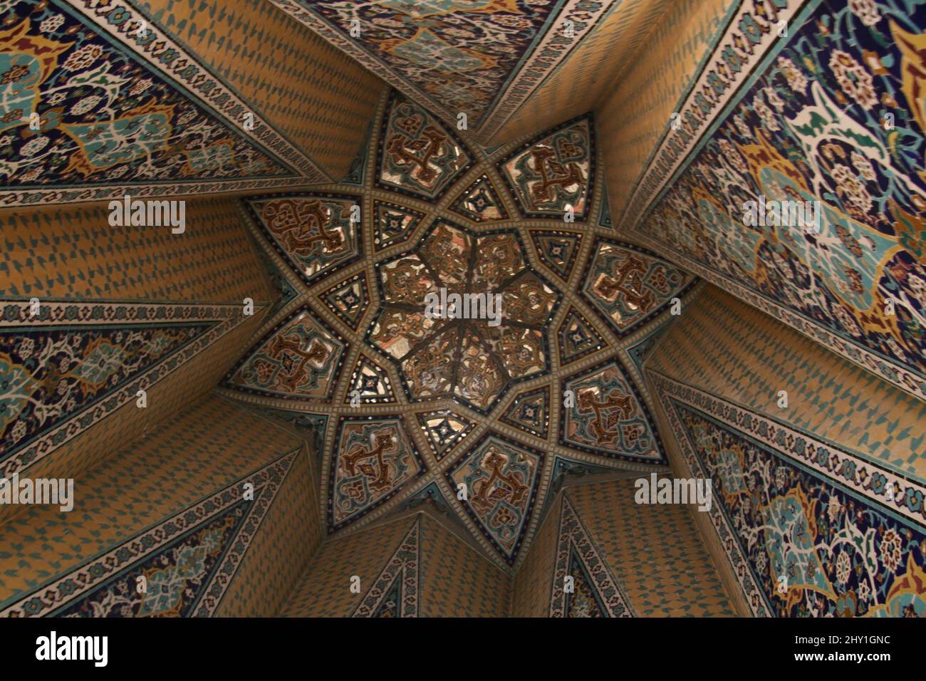 Beautiful vertical shot of Tomb of Avicenna Mausoleum in Hamedan city ...