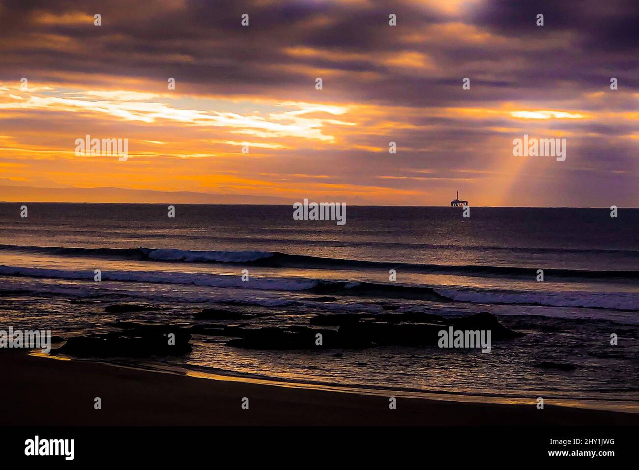 Calm sea light waves hi-res stock photography and images - Alamy