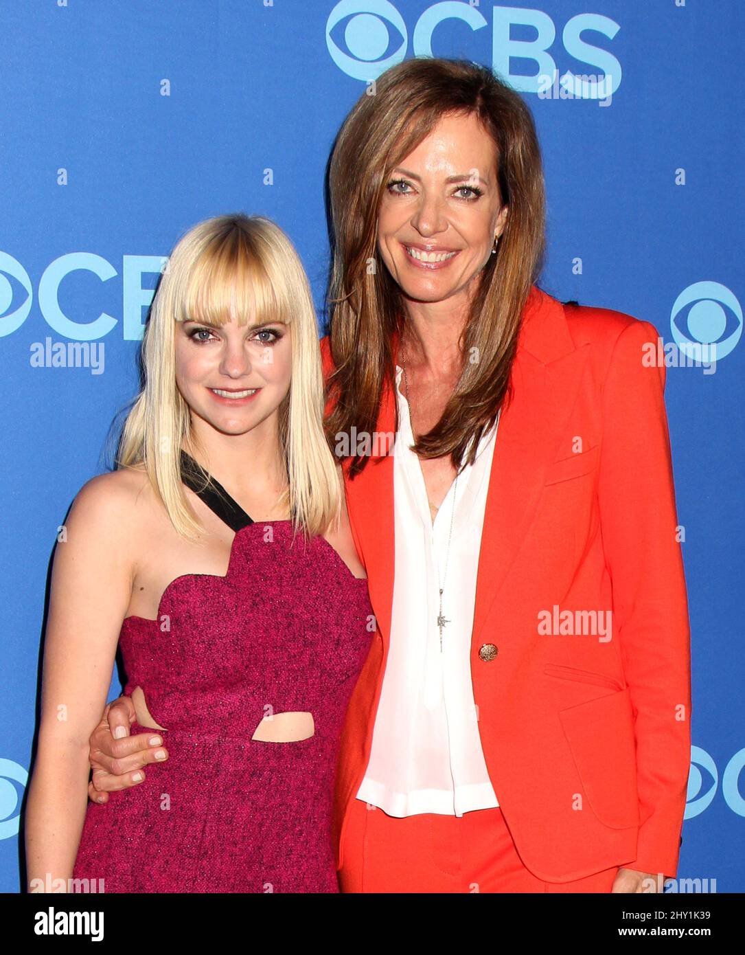 Anna faris and allison janney hi-res stock photography and images - Alamy