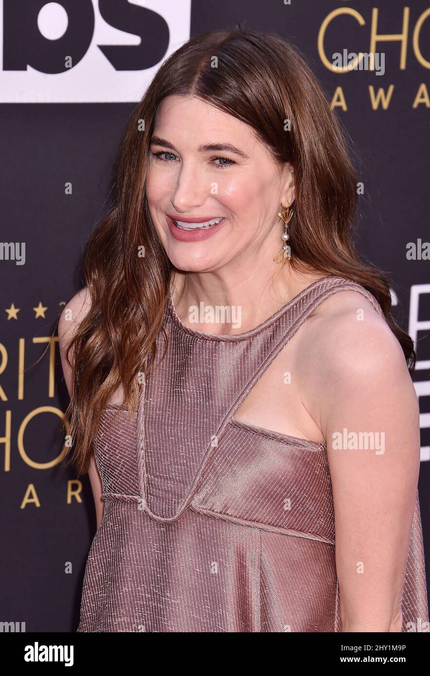 LOS ANGELES, CA - MARCH 13: Kathryn Hahn attends the 27th Annual ...