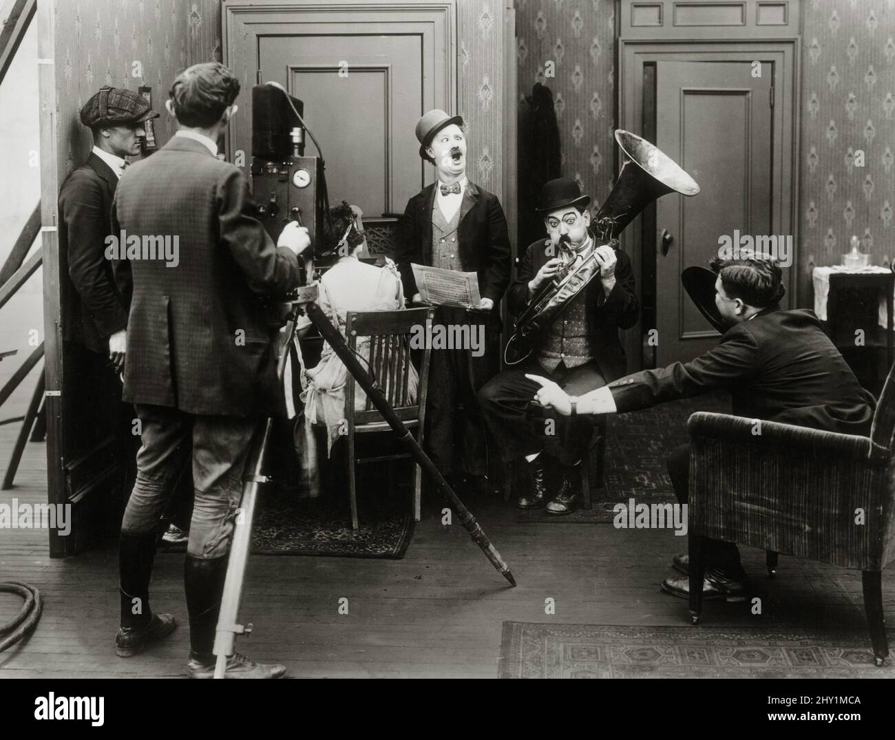 Silent film star Ben Turpin, behind the scenes circa 1925. File ...