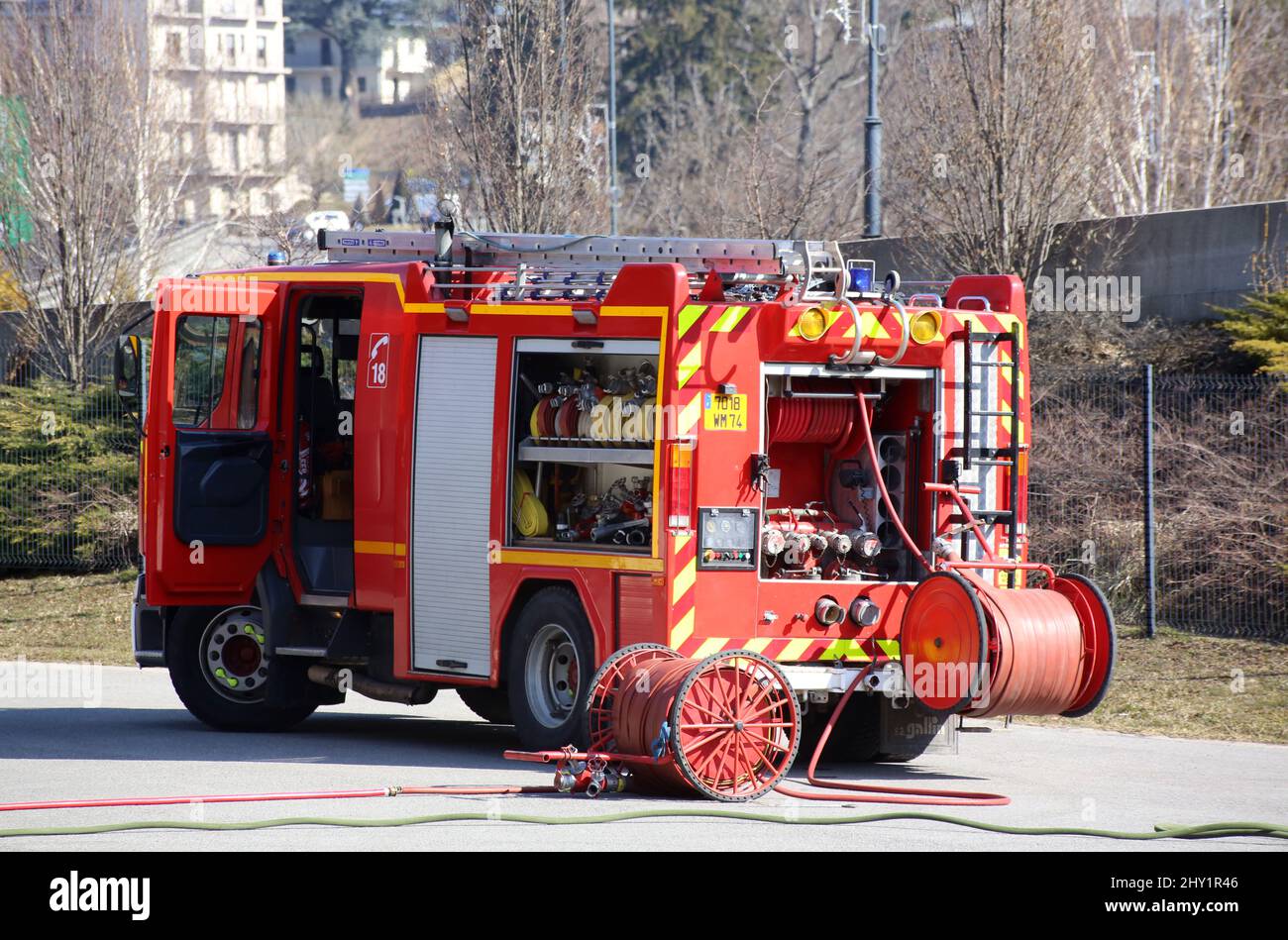Camion de pompiers rouge hi-res stock photography and images - Alamy