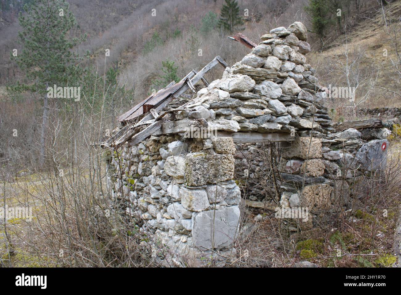Ruined old stone building in a field Stock Photo - Alamy
