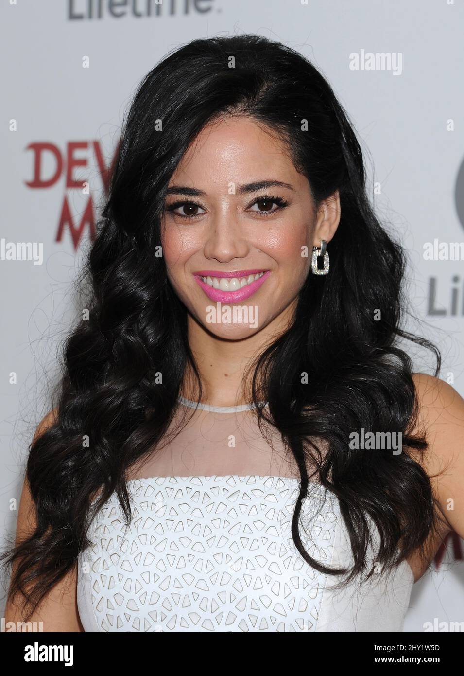 Roselyn Sanchez Hair Color In Devious Maids