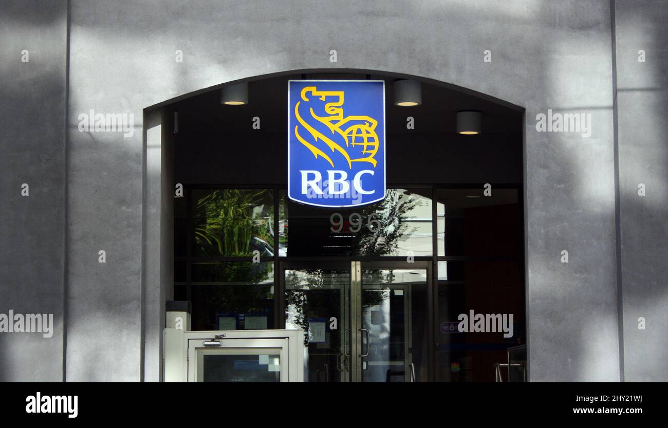 Sign bank canada building hi-res stock photography and images - Alamy