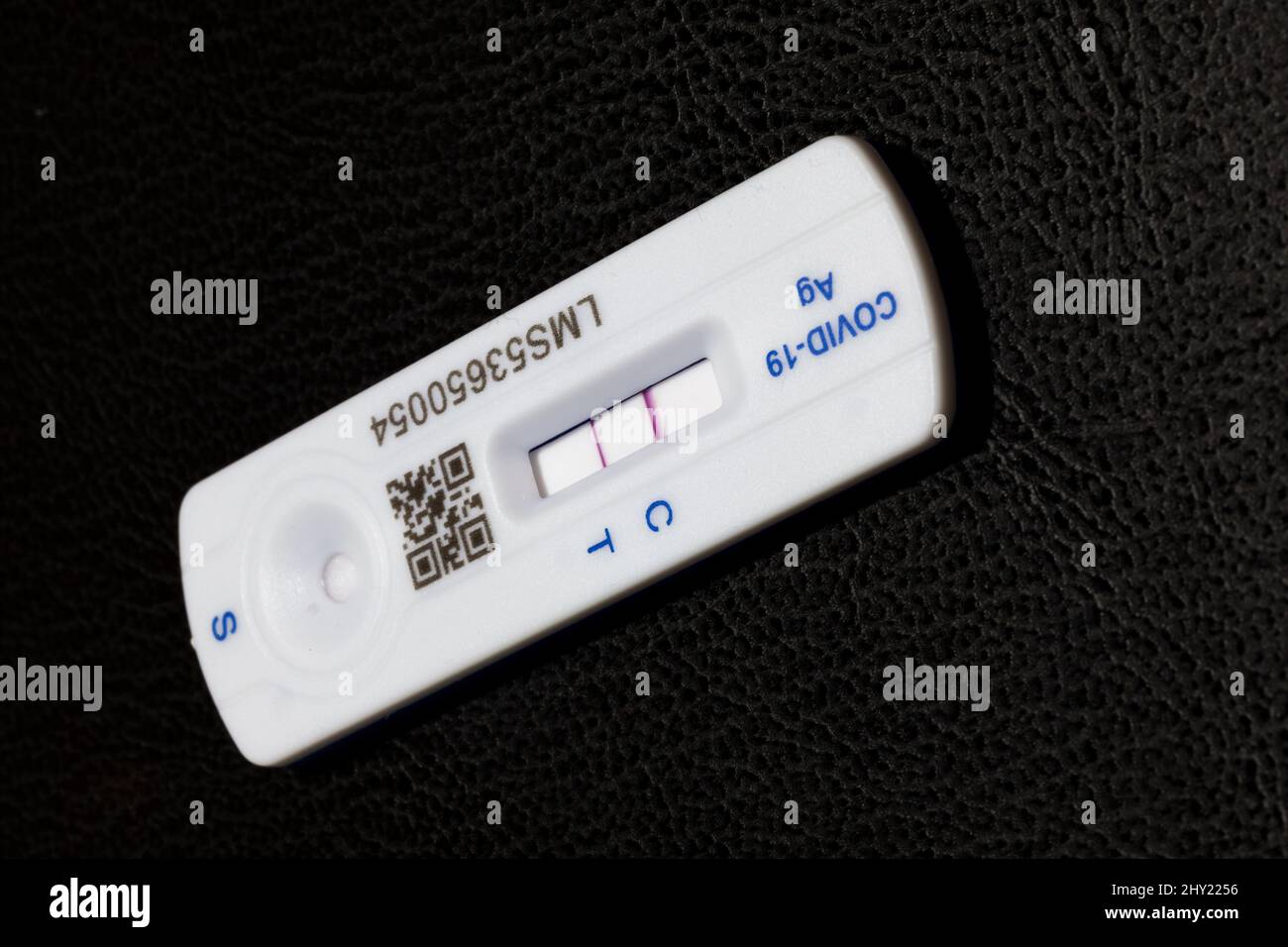 Positive Covid 19 lateral flow test / rapid lateral flow antigen ...