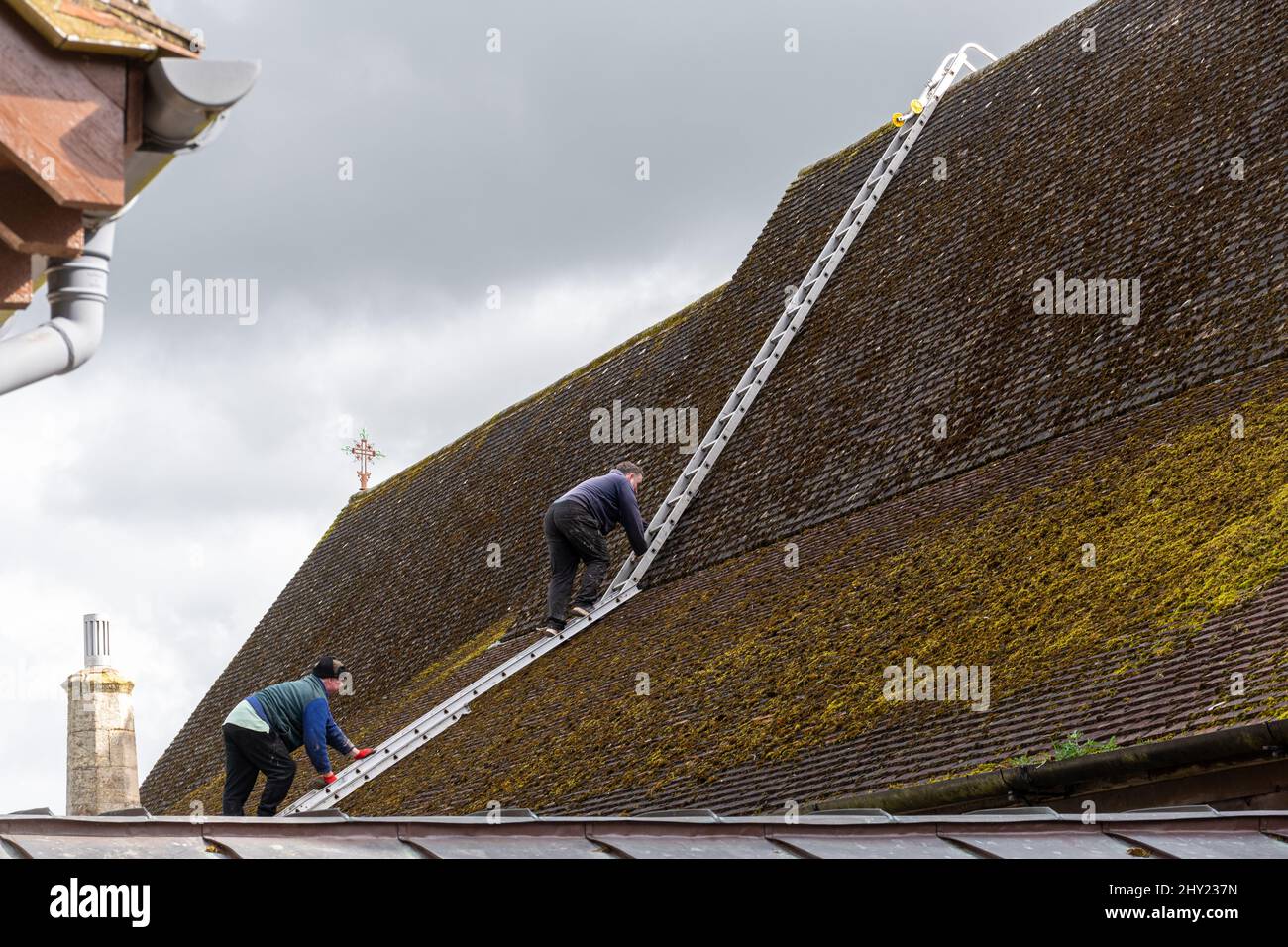 Men working at height hi-res stock photography and images - Alamy