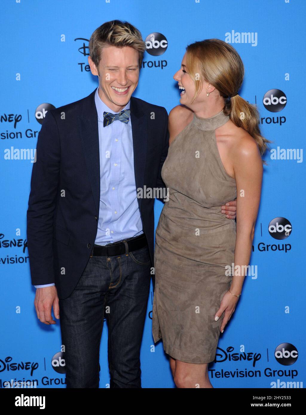 Emily Vancamp Og Gabriel Mann