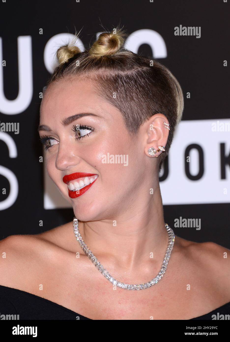 Miley cyrus 2013 vma hi-res stock photography and images - Alamy