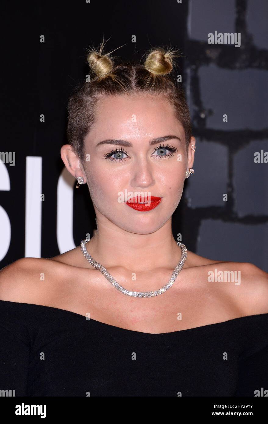 Miley cyrus 2013 vma hi-res stock photography and images - Alamy