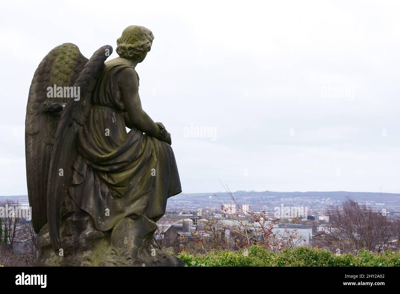 An angel memorial stone sculpture in the Glasgow Necropolis graveyard ...