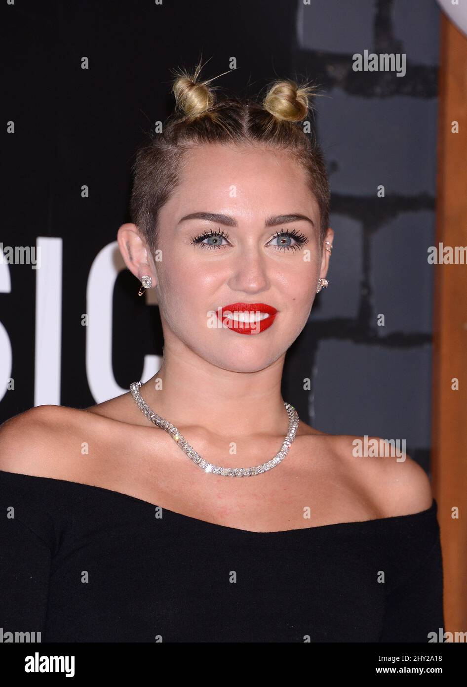 Miley cyrus 2013 vma hi-res stock photography and images - Alamy