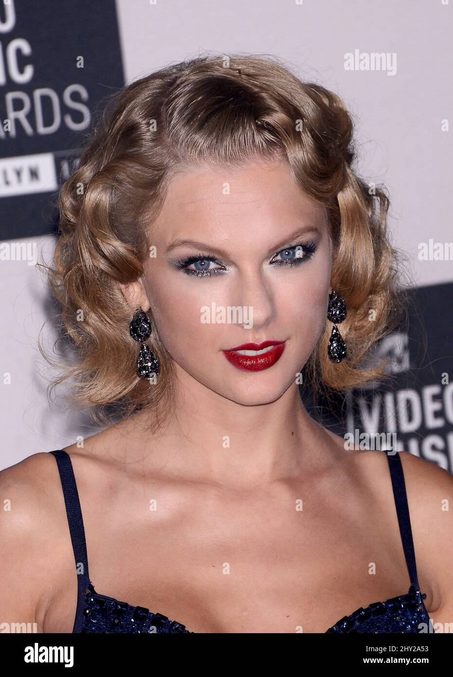 Taylor Swift backstage in the Awards Room at the MTV Video Music Awards ...
